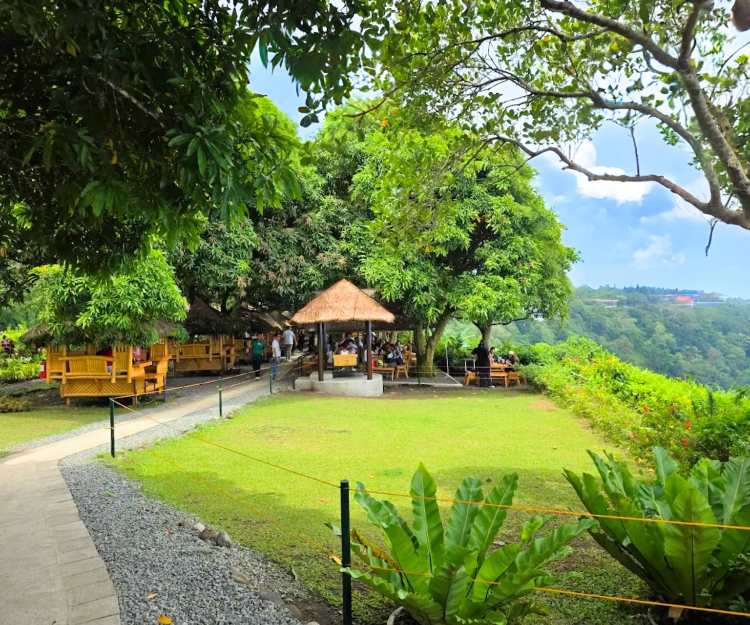 Scenic Eats: Tagaytay Restaurants with a view of Taal Volcano ...